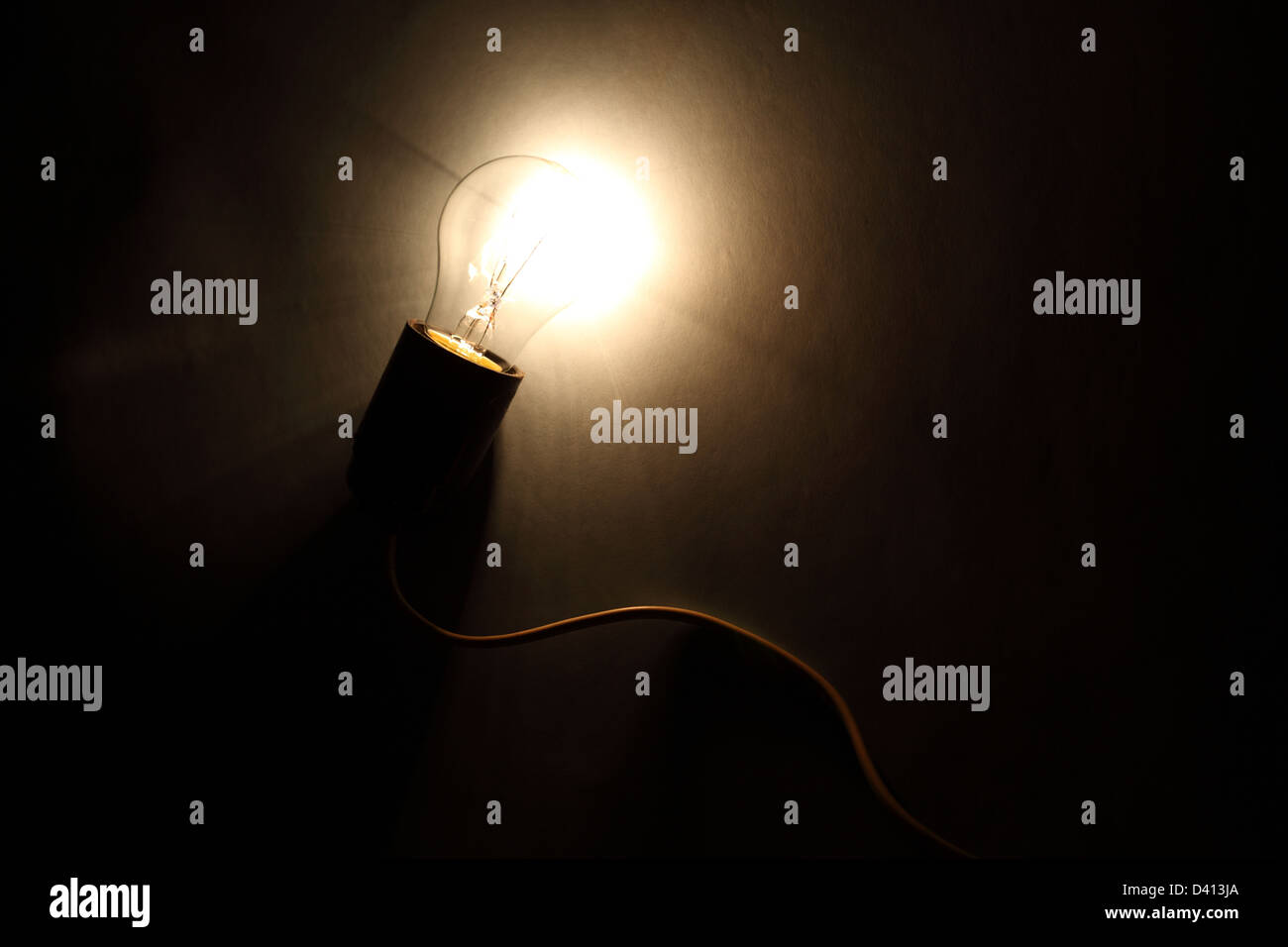 Light bulb glow hi-res stock photography and images - Alamy