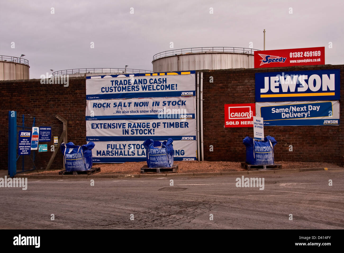 Hardware store advertisement hi-res stock photography and images - Alamy
