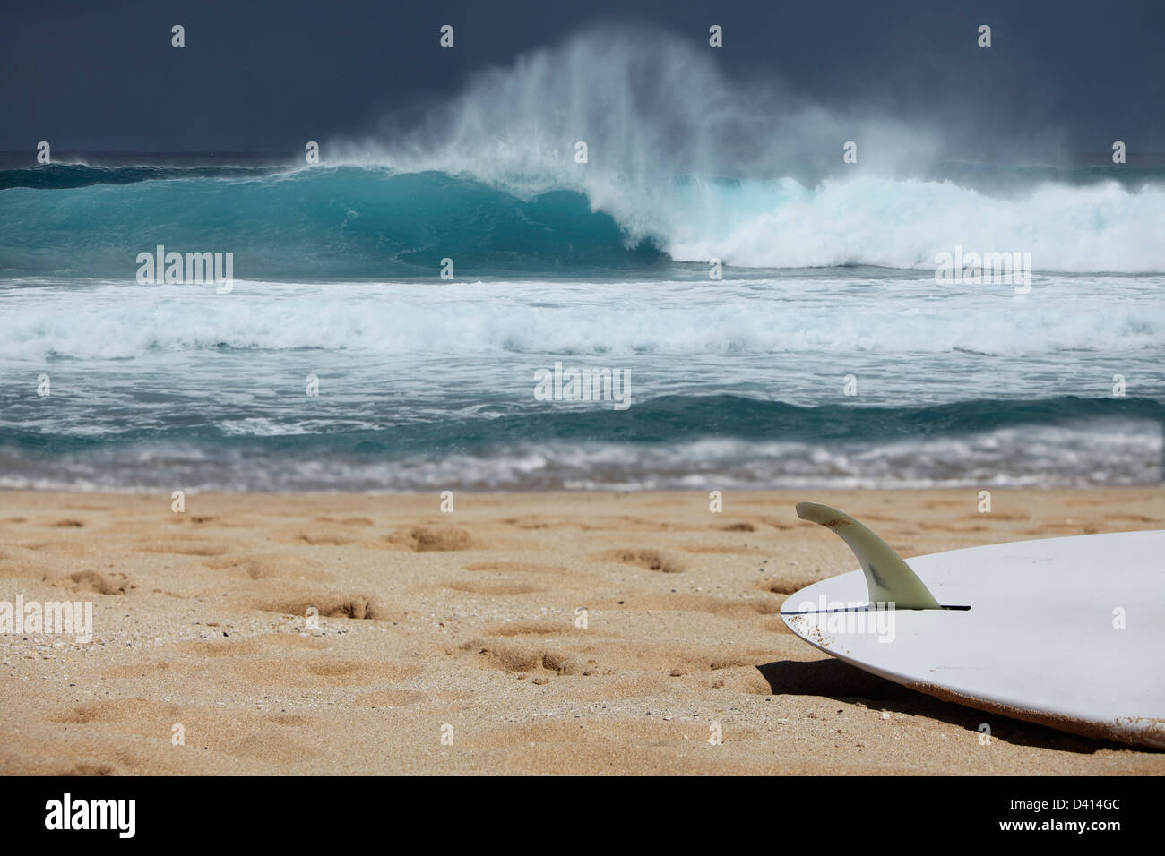 Wave and surfboard hi-res stock photography and images - Alamy
