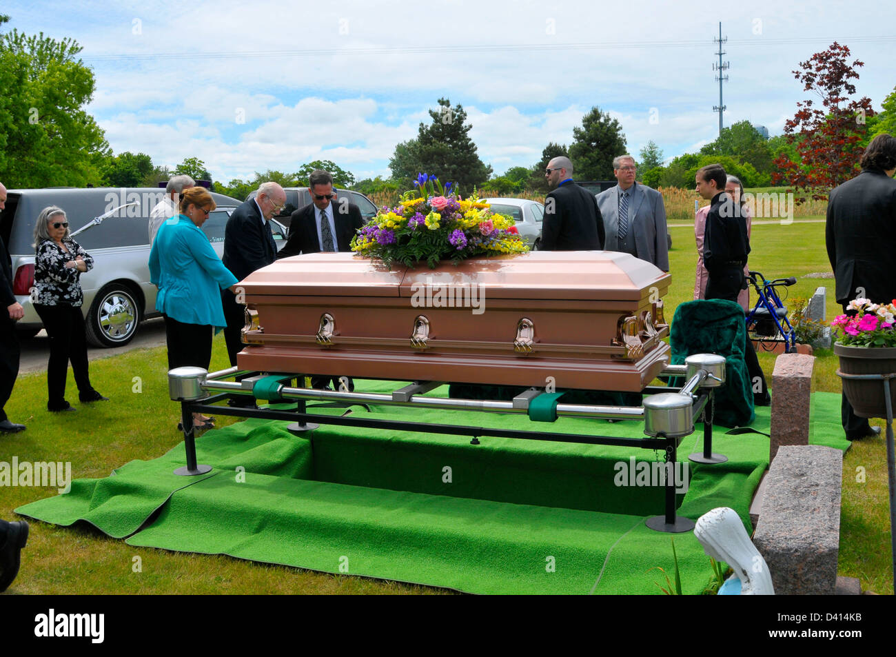 Memorial graveyard memorial pallbearers hi-res stock photography and ...