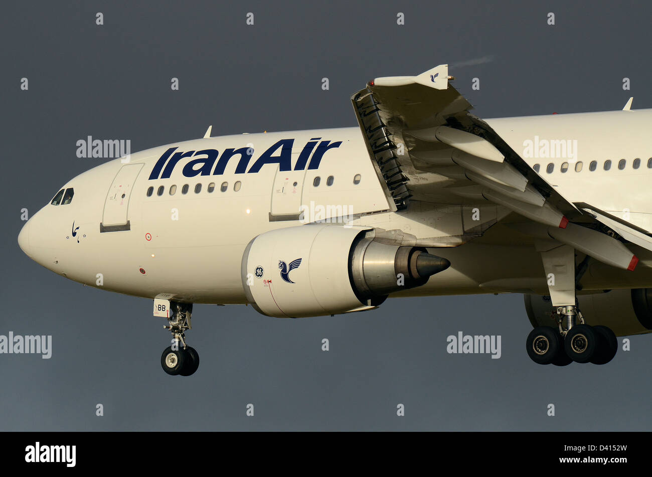 Iran Air Airbus A300 B4-605R EP-IBB airliner jet plane coming in to ...