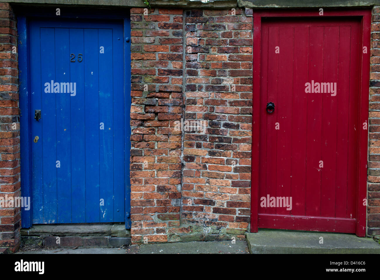 back yard gates Stock Photo - Alamy