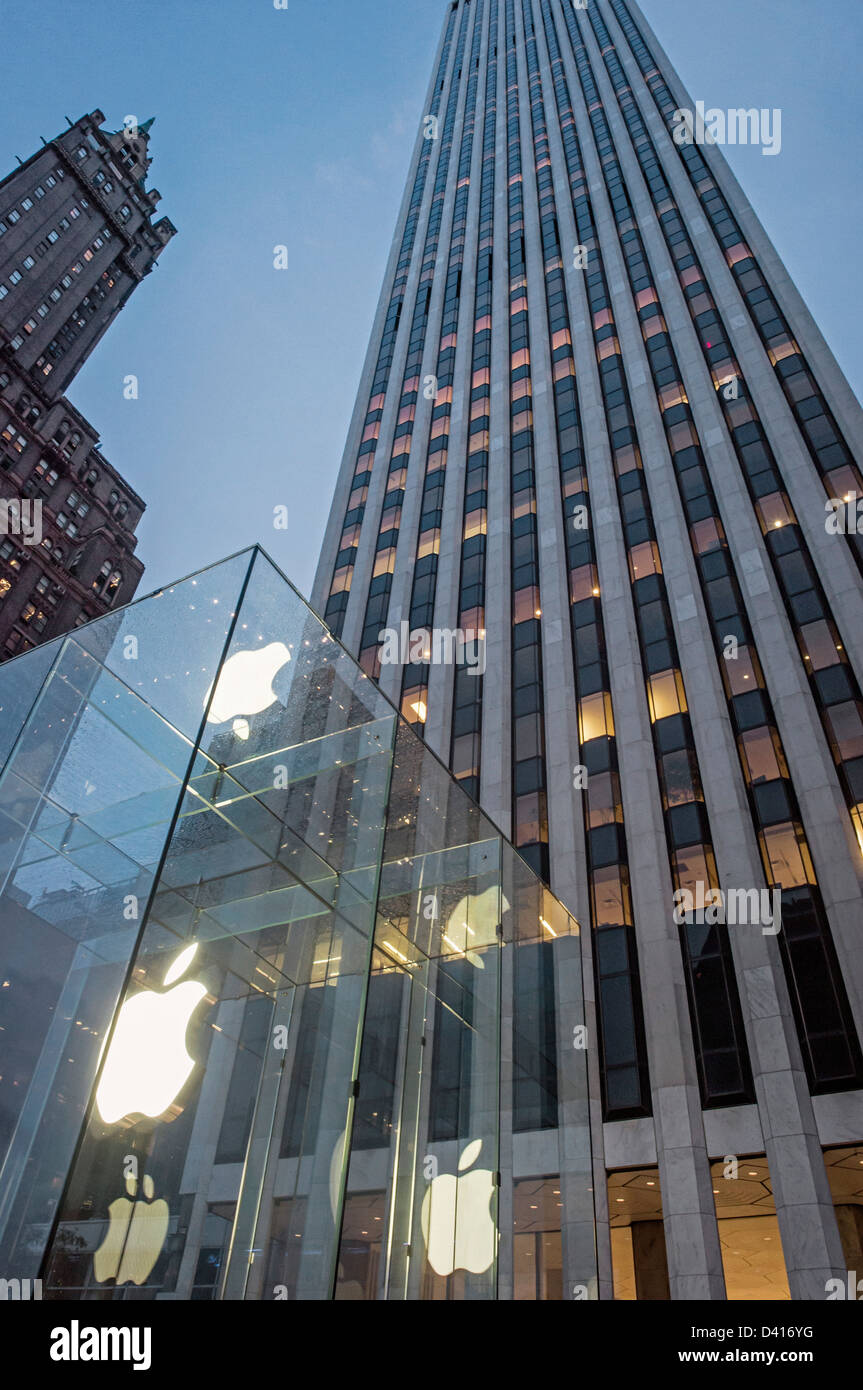 Apple Store 5th Avenue, Manhattan, New York City, USA Stock Photo - Alamy