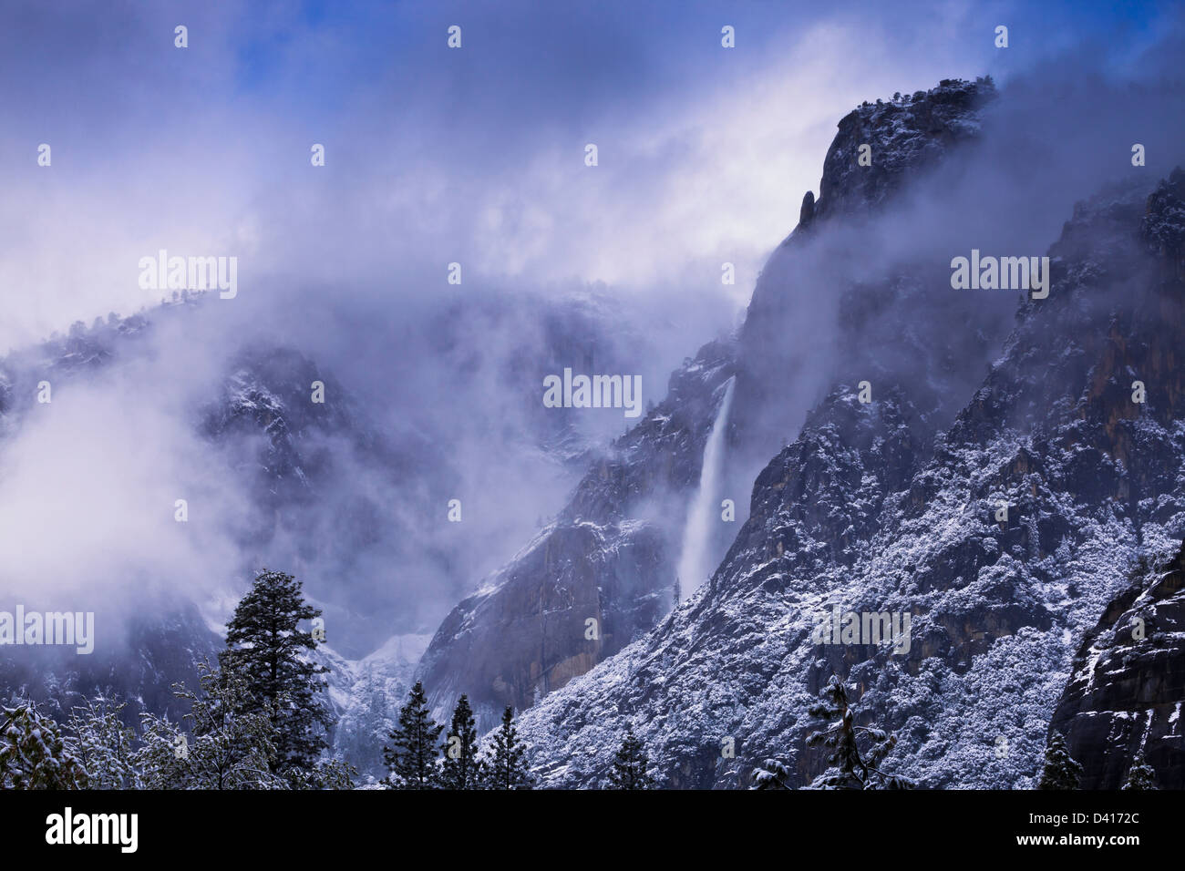 Misty yosemite landscapes hi-res stock photography and images - Alamy