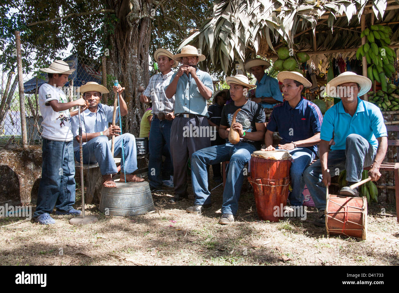 Ngobe bugle indian men playing hi-res stock photography and images - Alamy