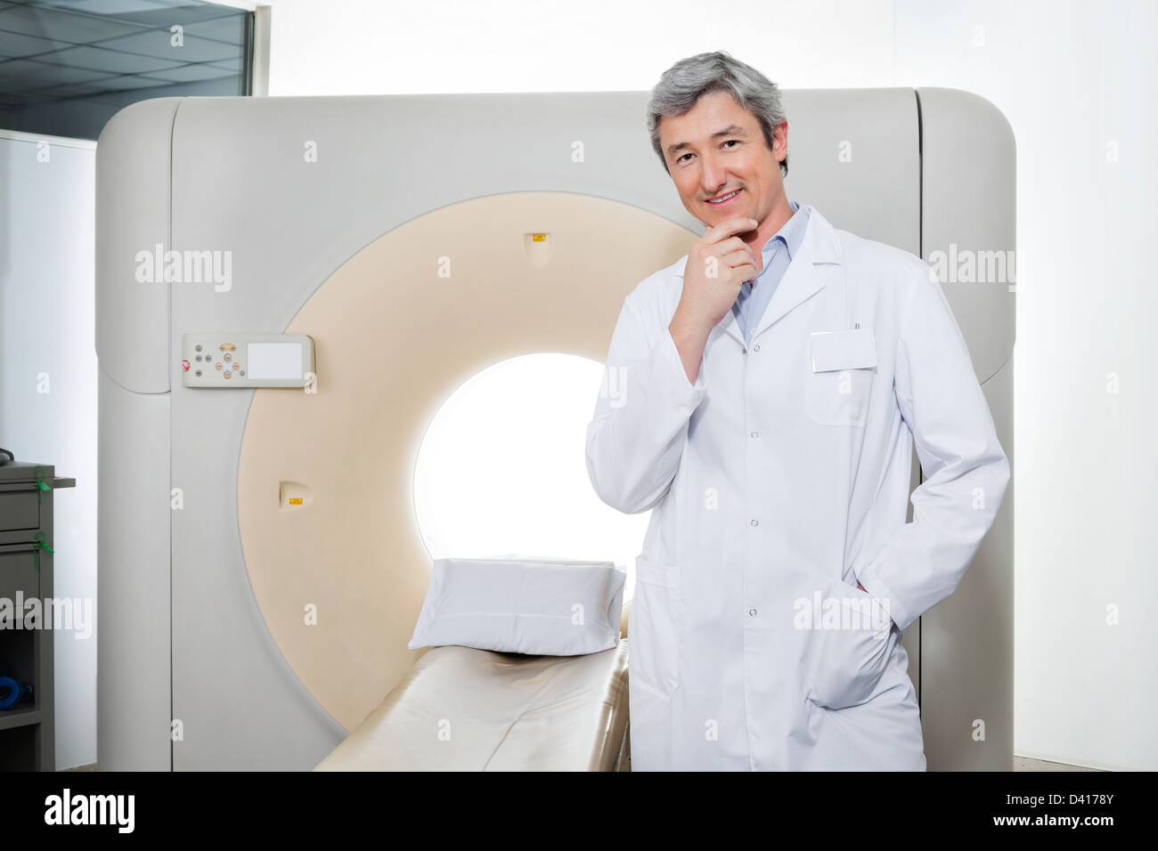 Medical equipment cat scan machine hi-res stock photography and images ...