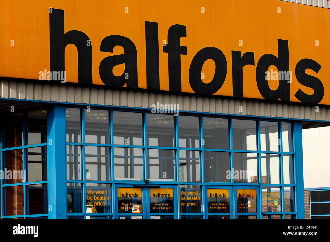 Halfords shop sign Stock Photo - Alamy