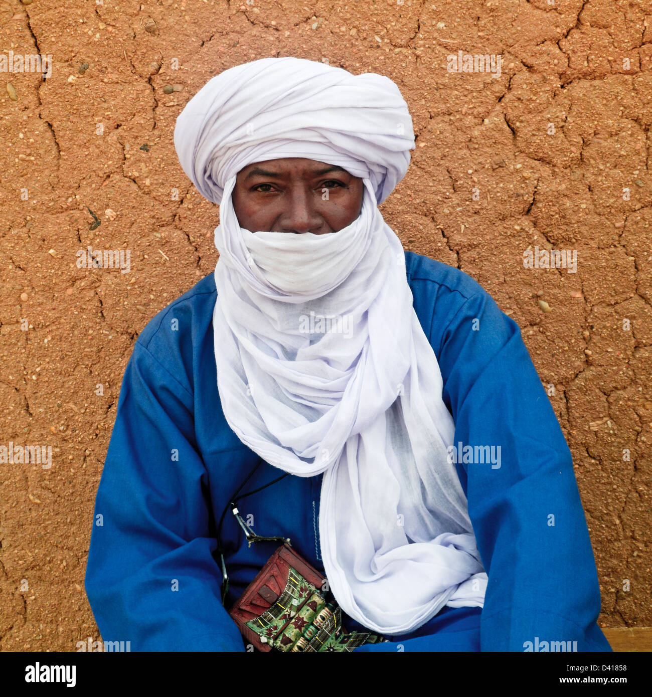 Portrait of a man wearing a turban in old Agadez, Niger Stock Photo - Alamy