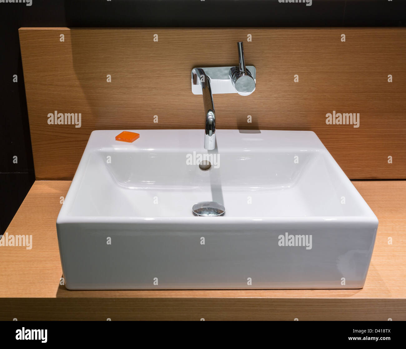 Ceramic sink hi-res stock photography and images - Alamy