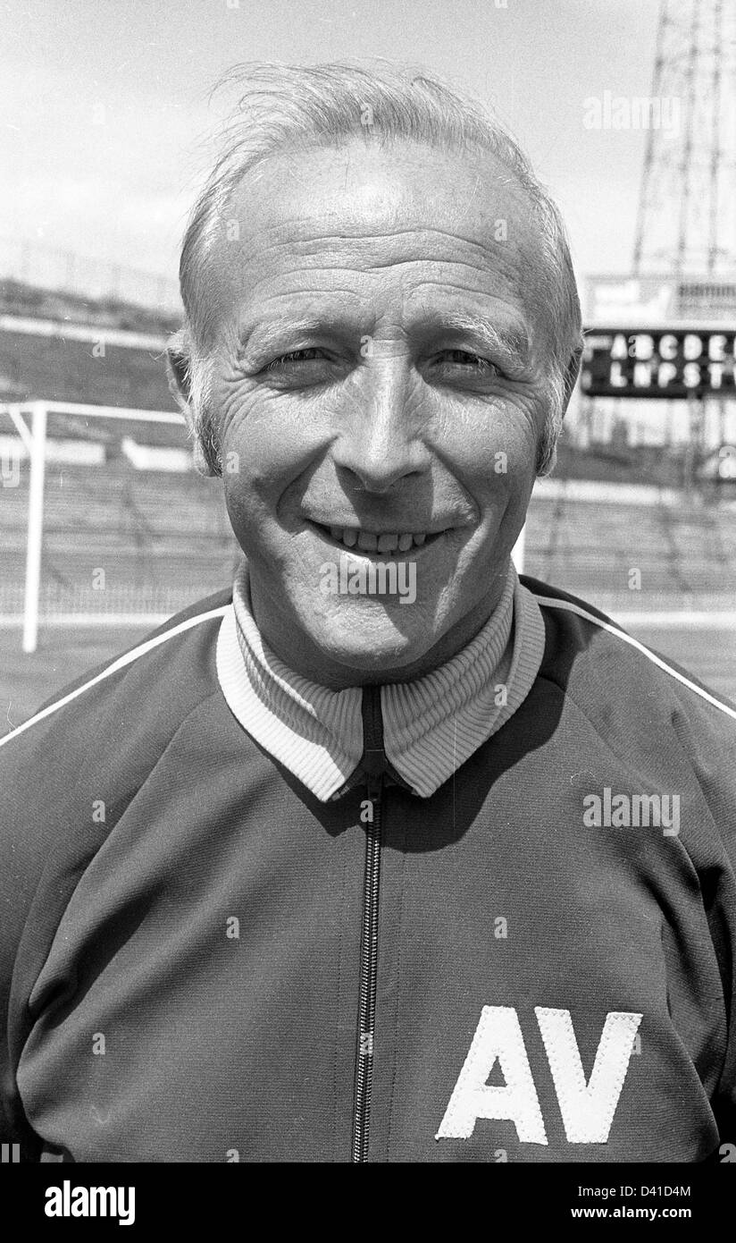 Leo Crowther Aston Villa footballer coach 1971 Stock Photo - Alamy