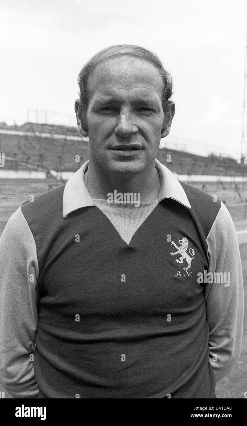 Andy lochhead aston villa footballer hi-res stock photography and ...