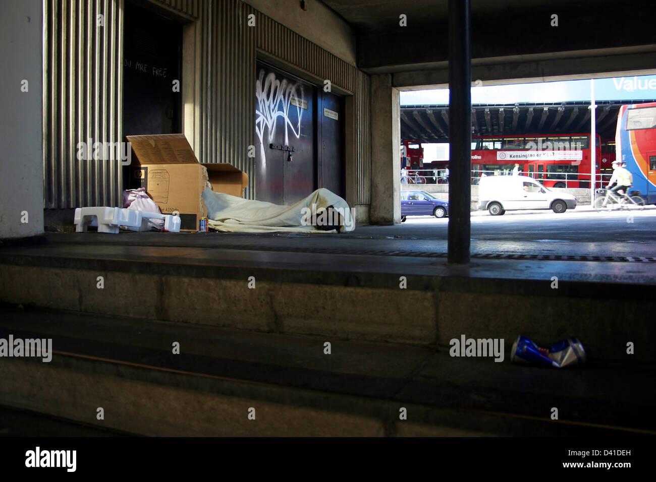 Homeless living in box hi-res stock photography and images - Alamy