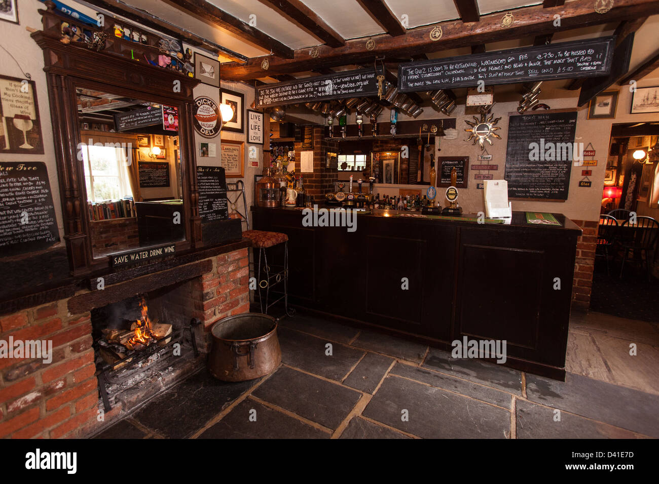 Hampshire yew tree hi-res stock photography and images - Alamy