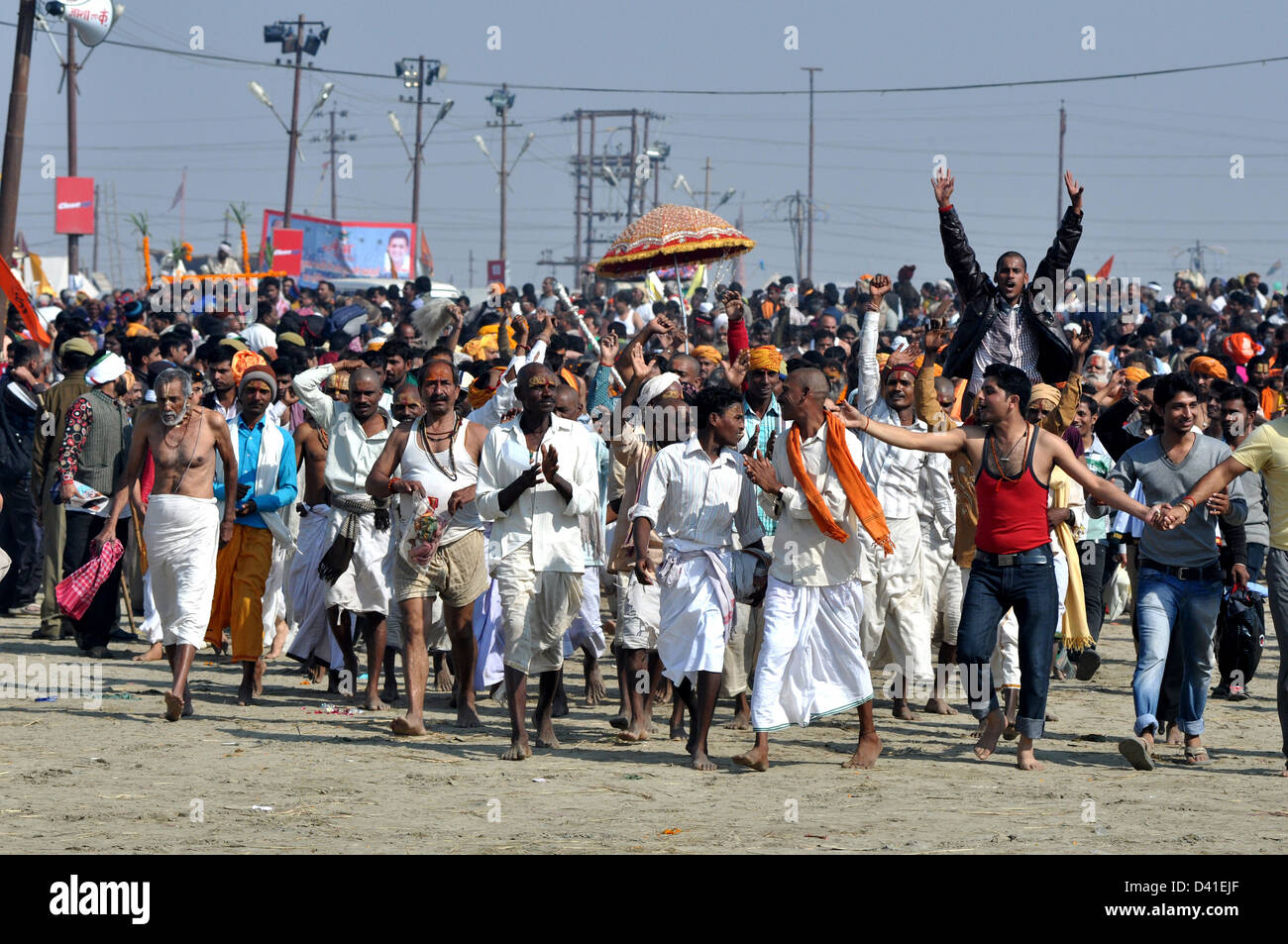Indian men bathing in ganges hi-res stock photography and images - Alamy