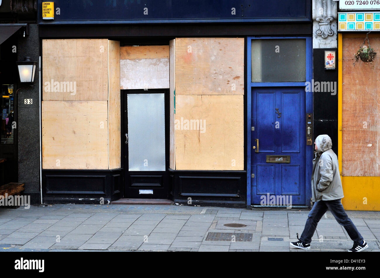 Man walks past close hi-res stock photography and images - Alamy