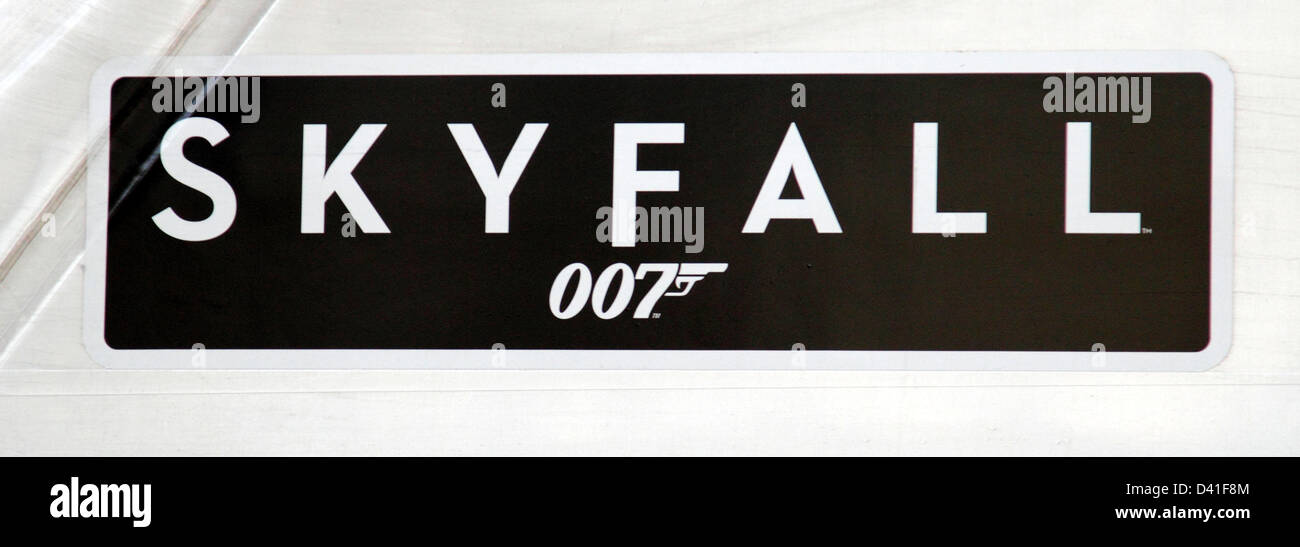 Skyfall bond train hi-res stock photography and images - Alamy