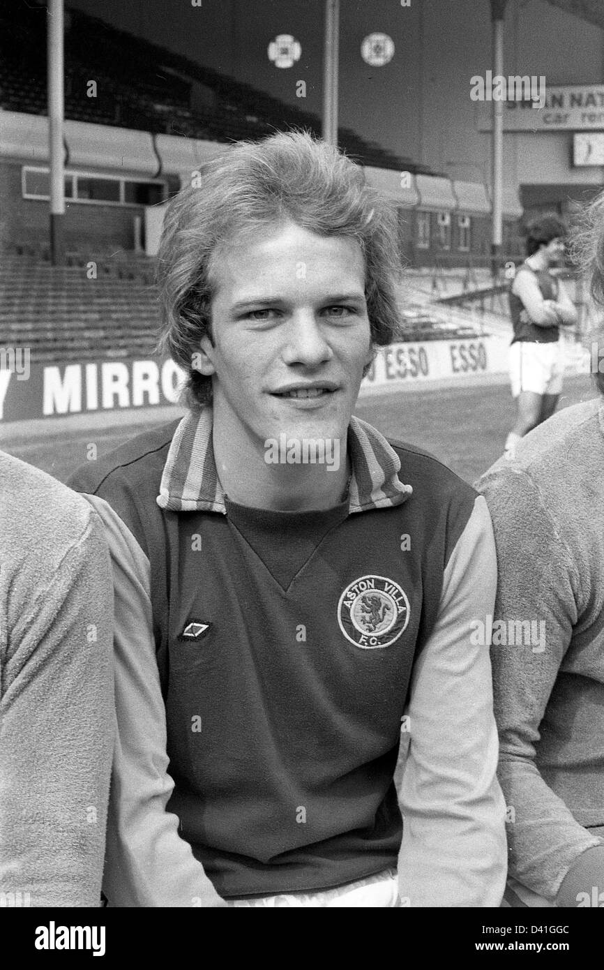 Andy Gray Aston Villa football club footballer 1976 Stock Photo - Alamy