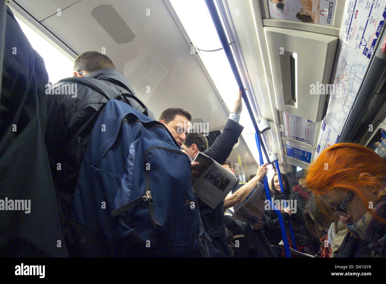 London underground passengers crowded hi-res stock photography and ...