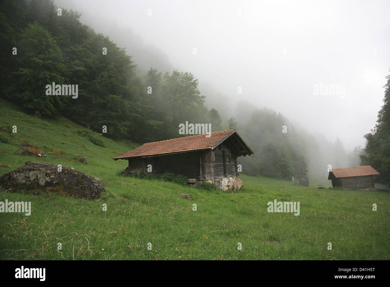 Mist covering mountains hi-res stock photography and images - Alamy