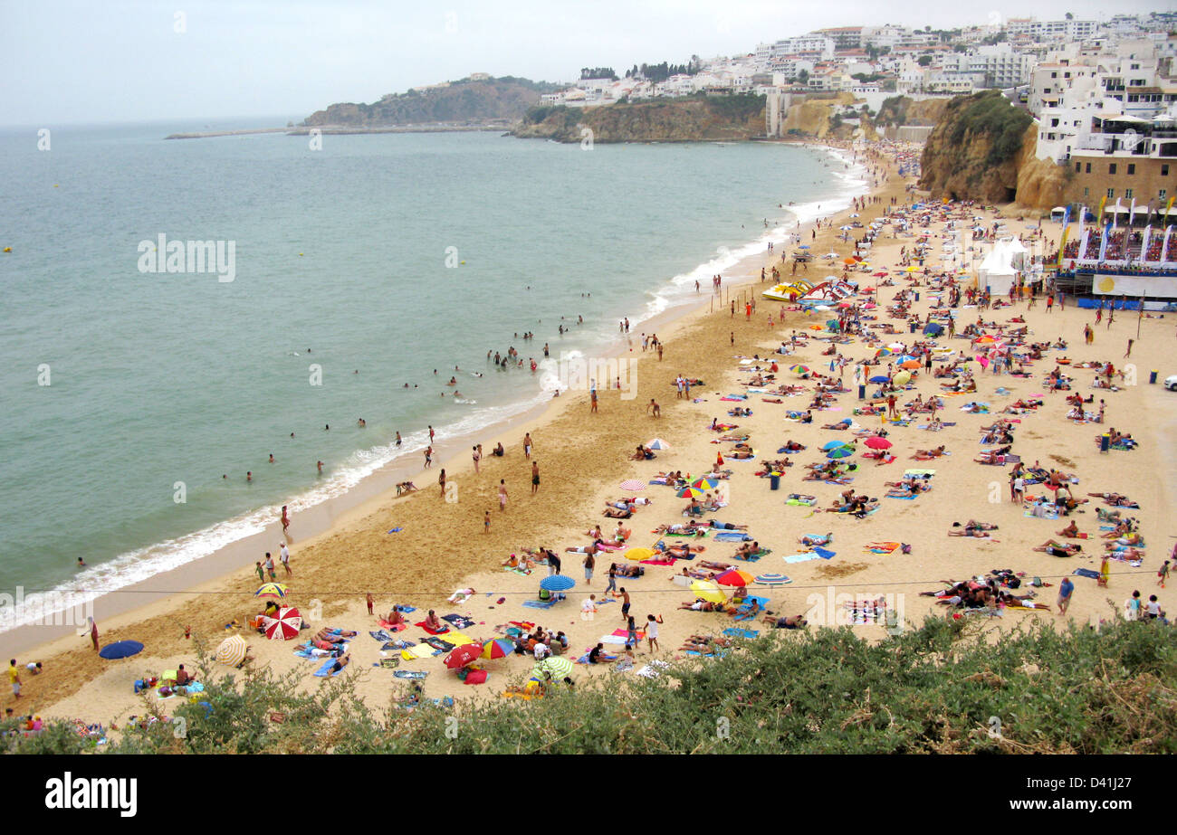 Albufeira beach in Algarve, Portugal Stock Photo - Alamy