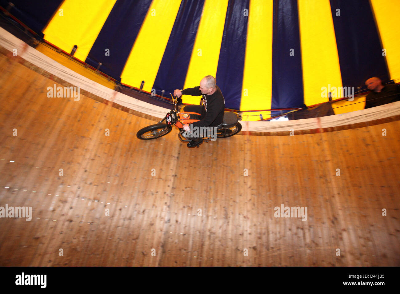 Ken fox wall of death hi-res stock photography and images - Alamy