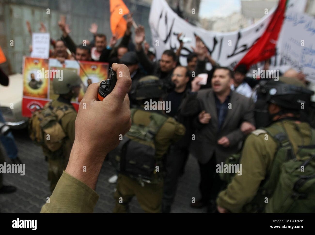 March 1, 2013 - Hebron, West Bank, Palestinian Territory - An Israeli ...