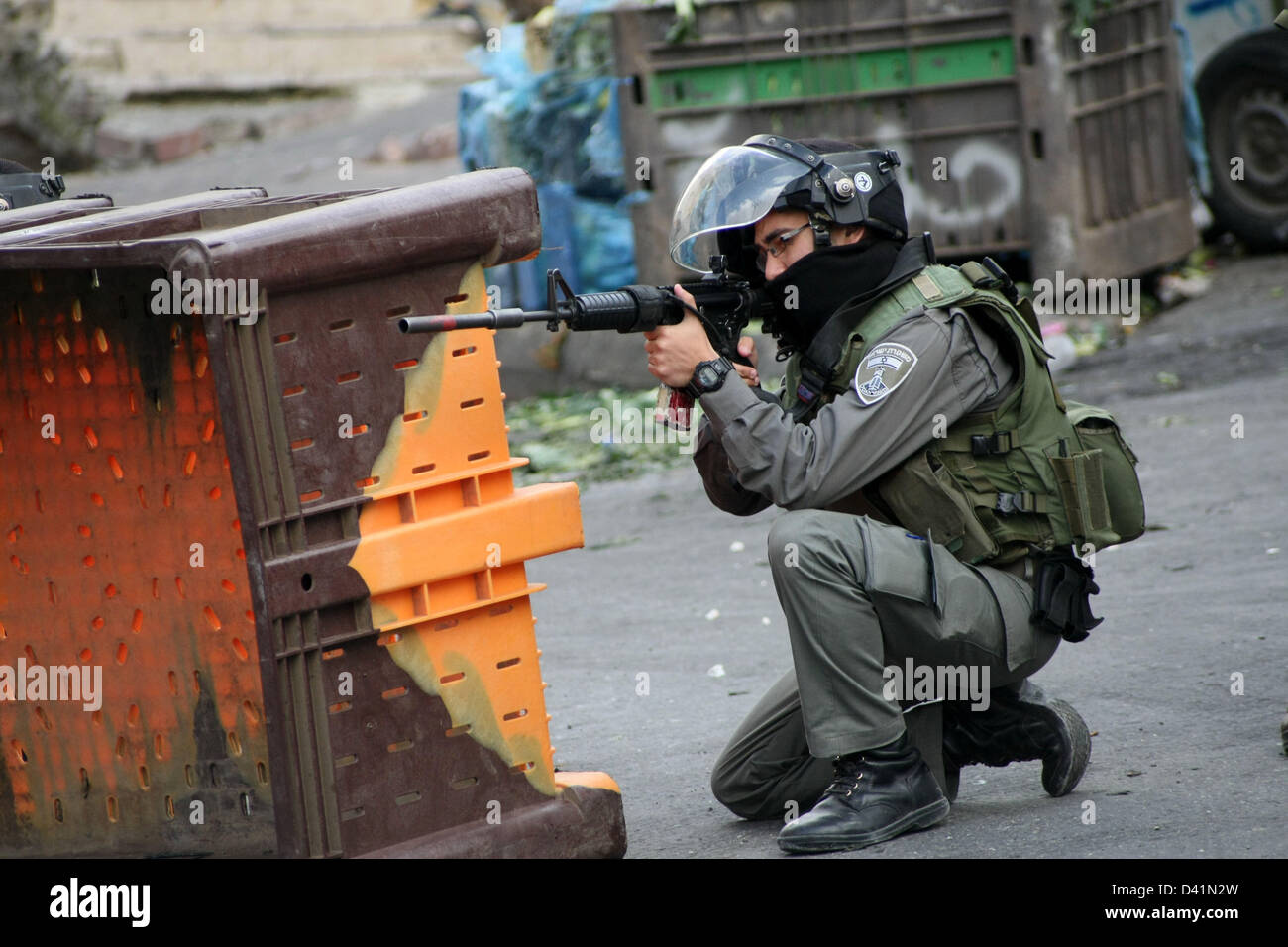 March 1, 2013 - Hebron, West Bank, Palestinian Territory - An Israeli ...