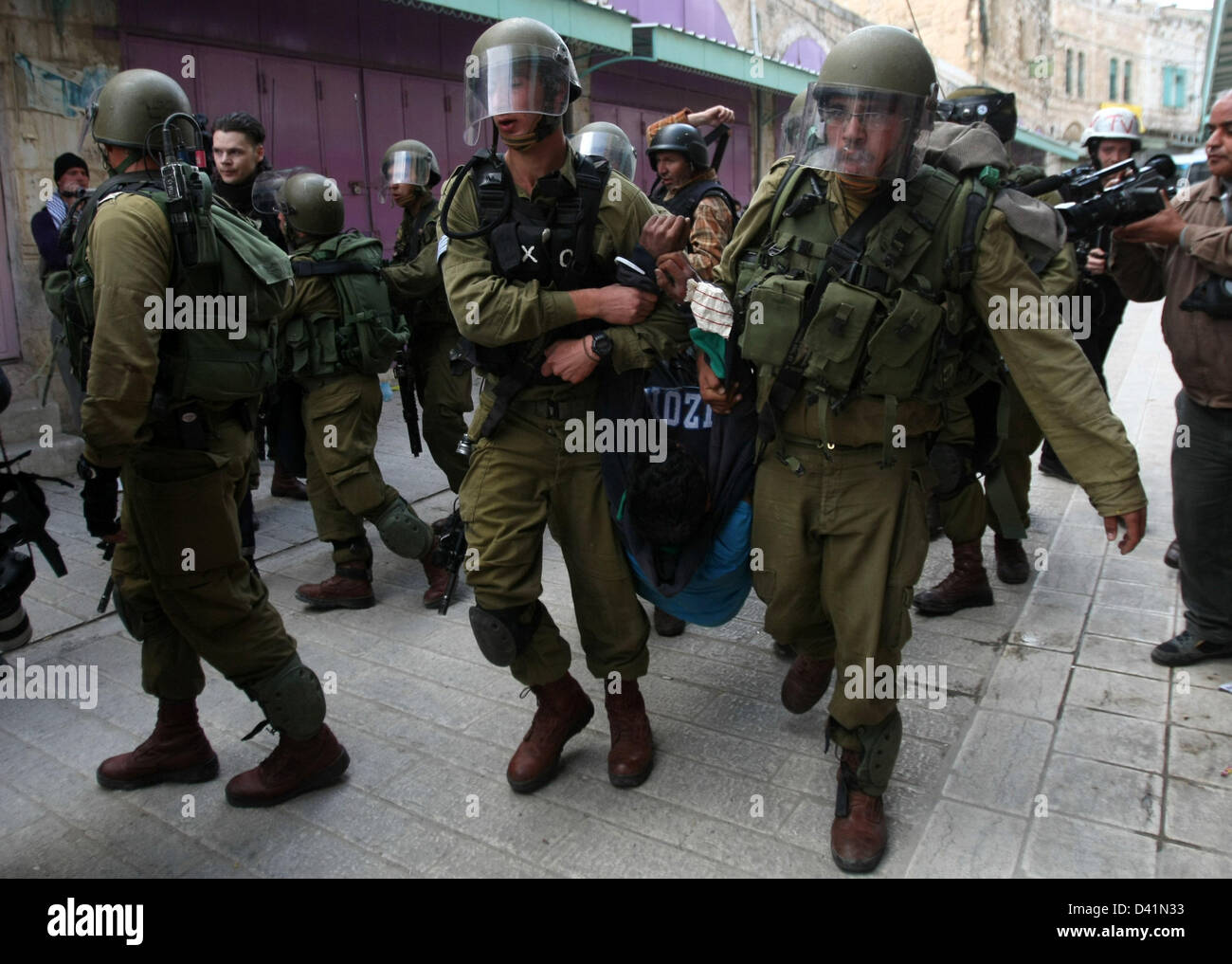 March 1, 2013 - Hebron, West Bank, Palestinian Territory - Israeli ...