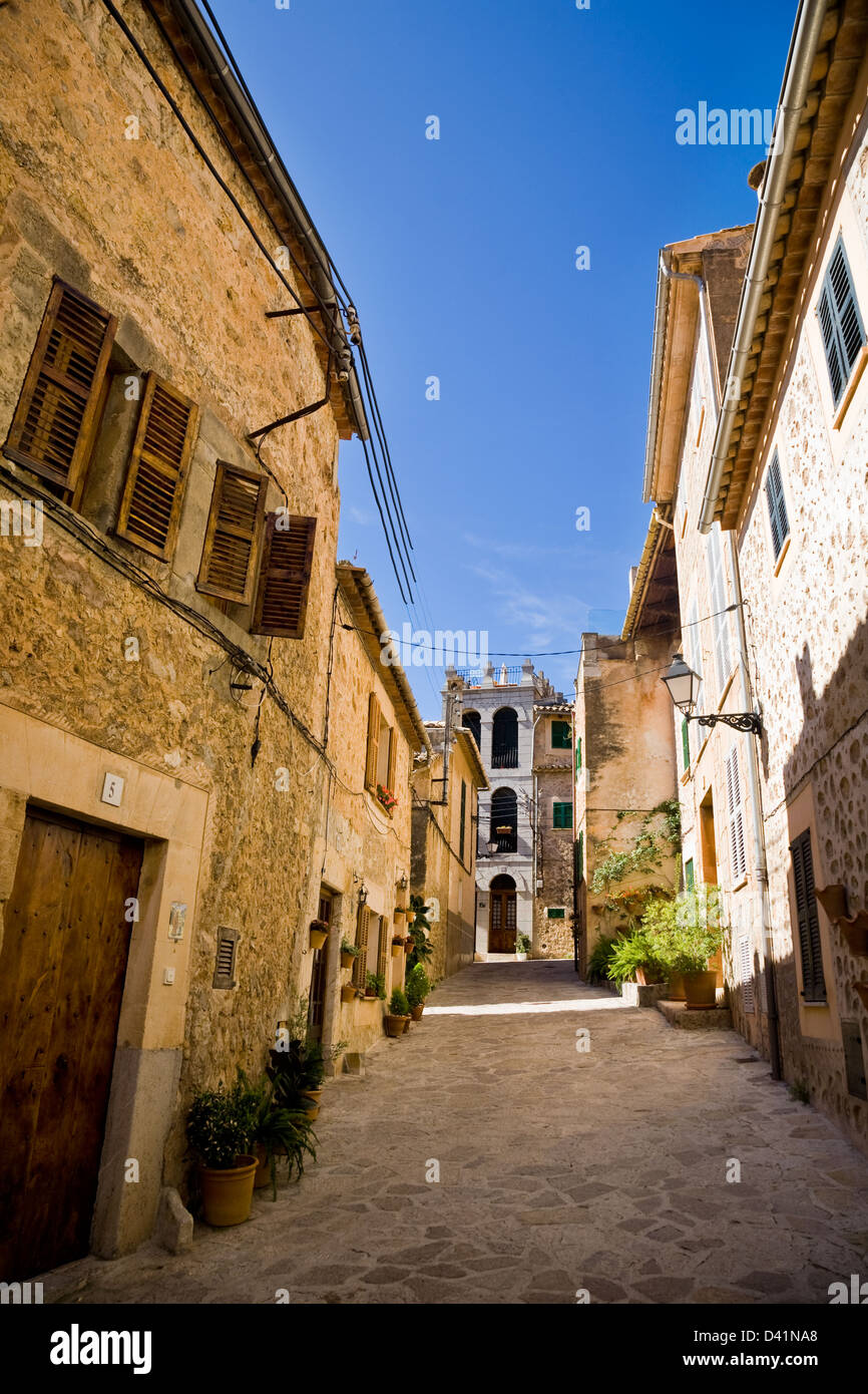 Traditional stone buildings line a street in Valldemossa, Majorca ...