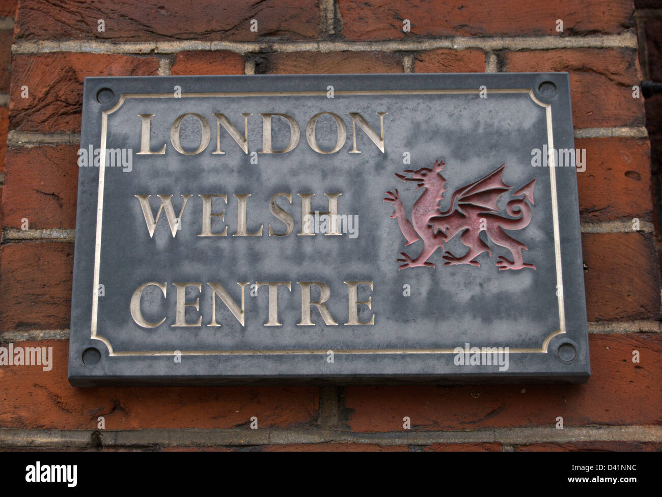 Welsh dragon sign hi-res stock photography and images - Alamy