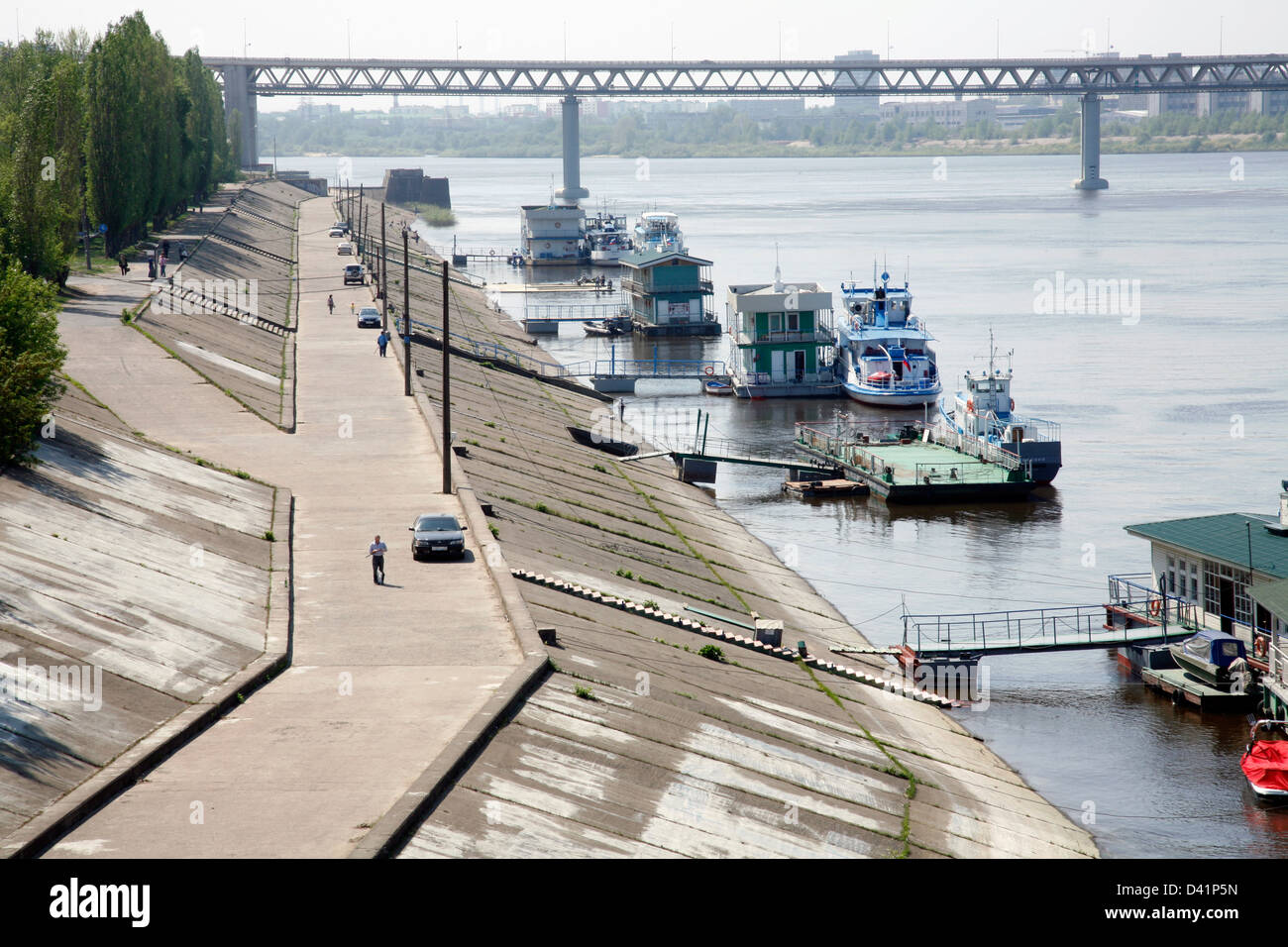 Nizhny Novgorod: Embankment and Metro Bridge. Spring. May. 2010 Stock Photo - Alamy