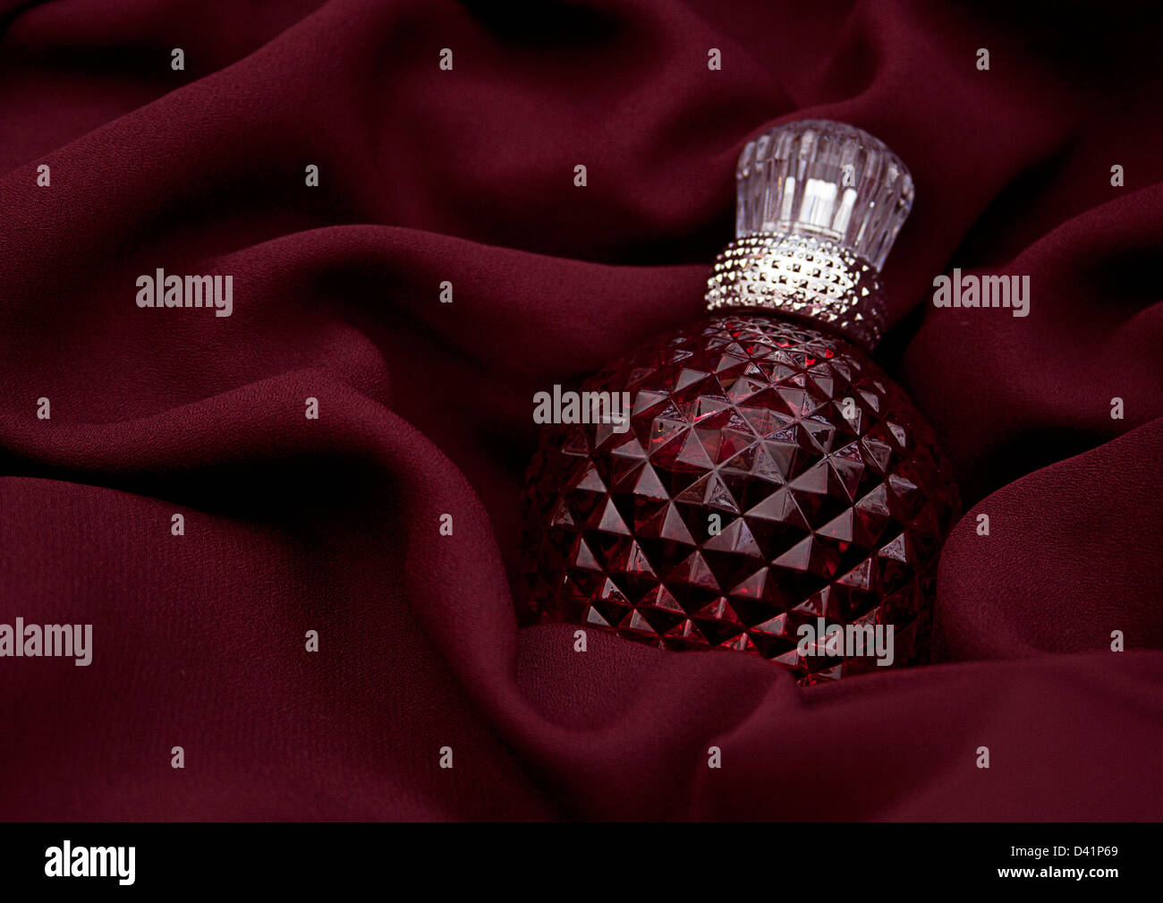 Red perfume bottle hi-res stock photography and images - Alamy
