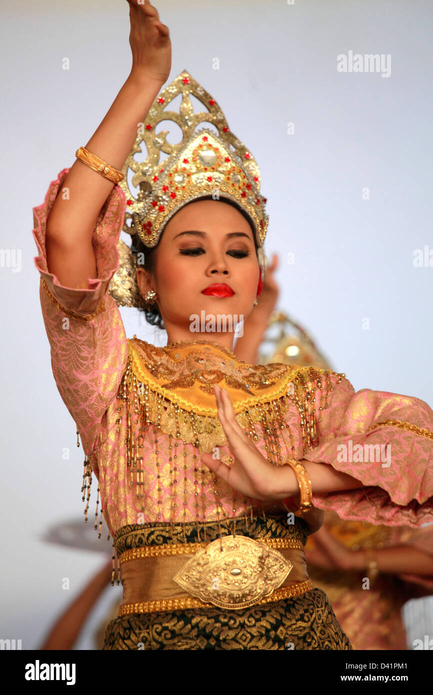 Malaysia, Kuala Lumpur, traditional, dancers, people Stock Photo - Alamy