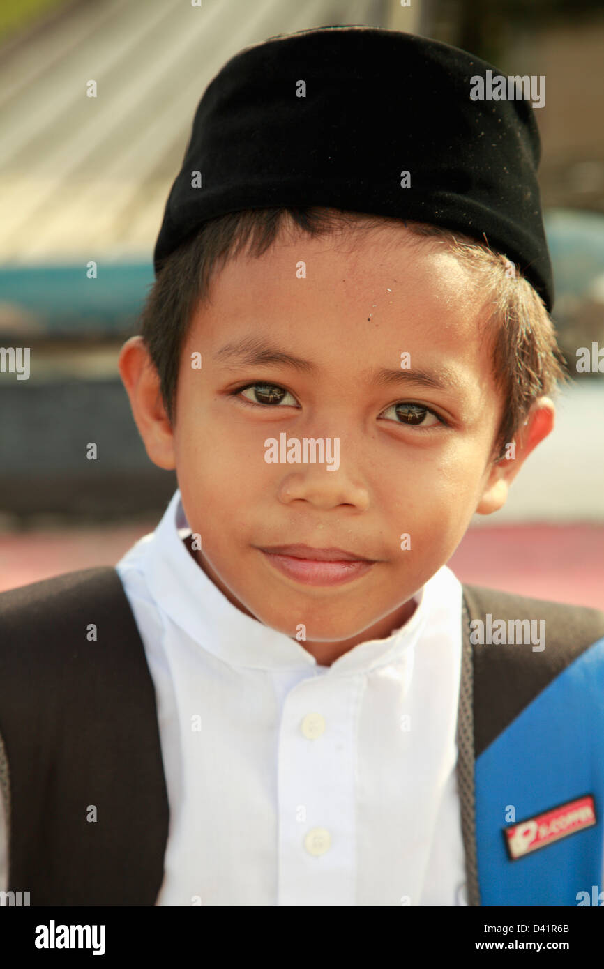 Brunei, Bandar Seri Begawan, schoolboy Stock Photo - Alamy