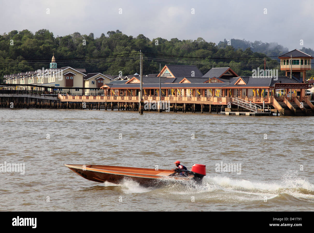 Brunei, Bandar Seri Begawan, Brunei River, Kampong Ayer, water village ...