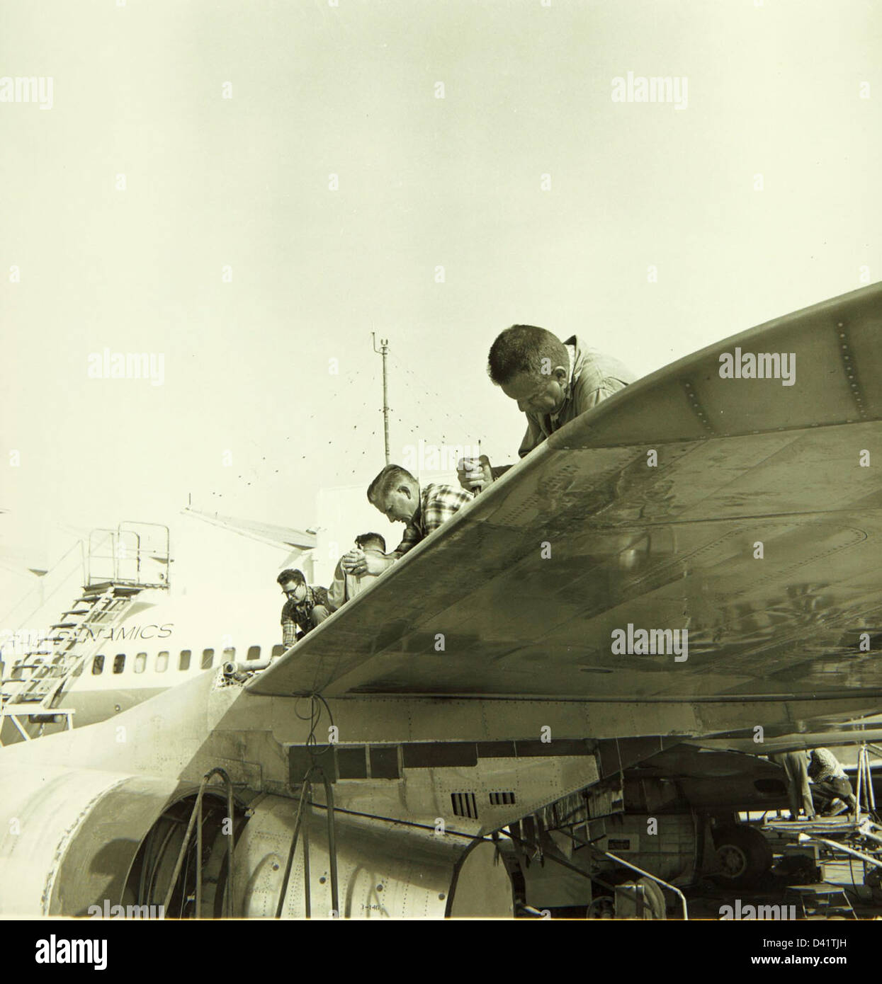 The Convair 880 was an American narrow-body commercial jet airliner ...