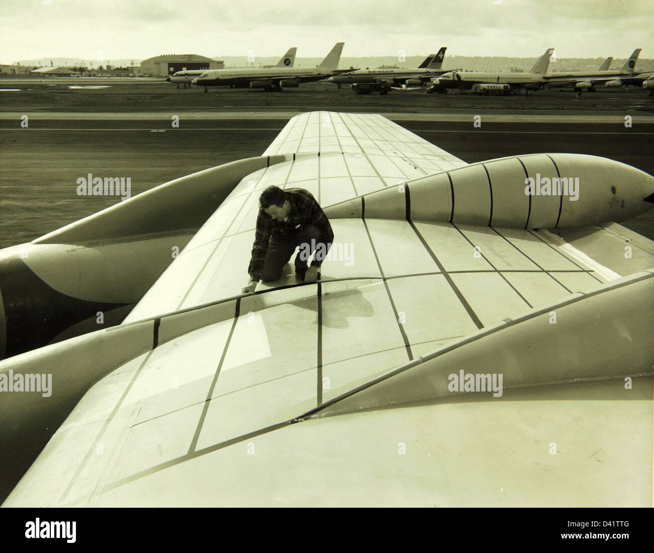 The Convair 880 was a commercial jet airliner produced by Convair in ...