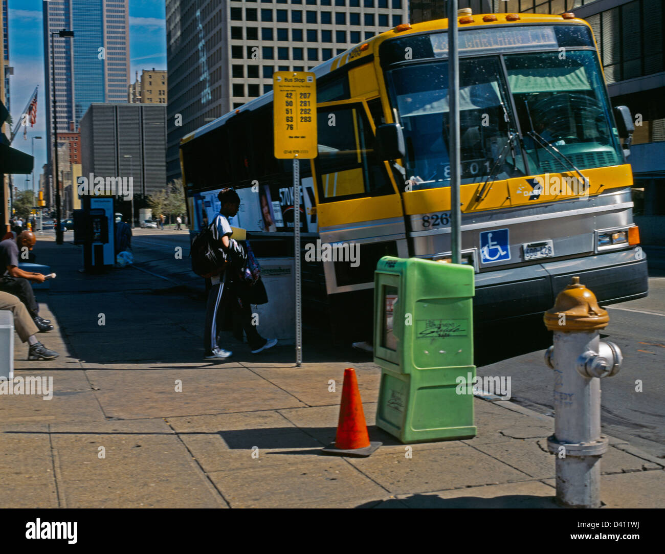 Dallas Texas Usa Bus Stopping To Pick Up Female Passenger Stock Photo ...