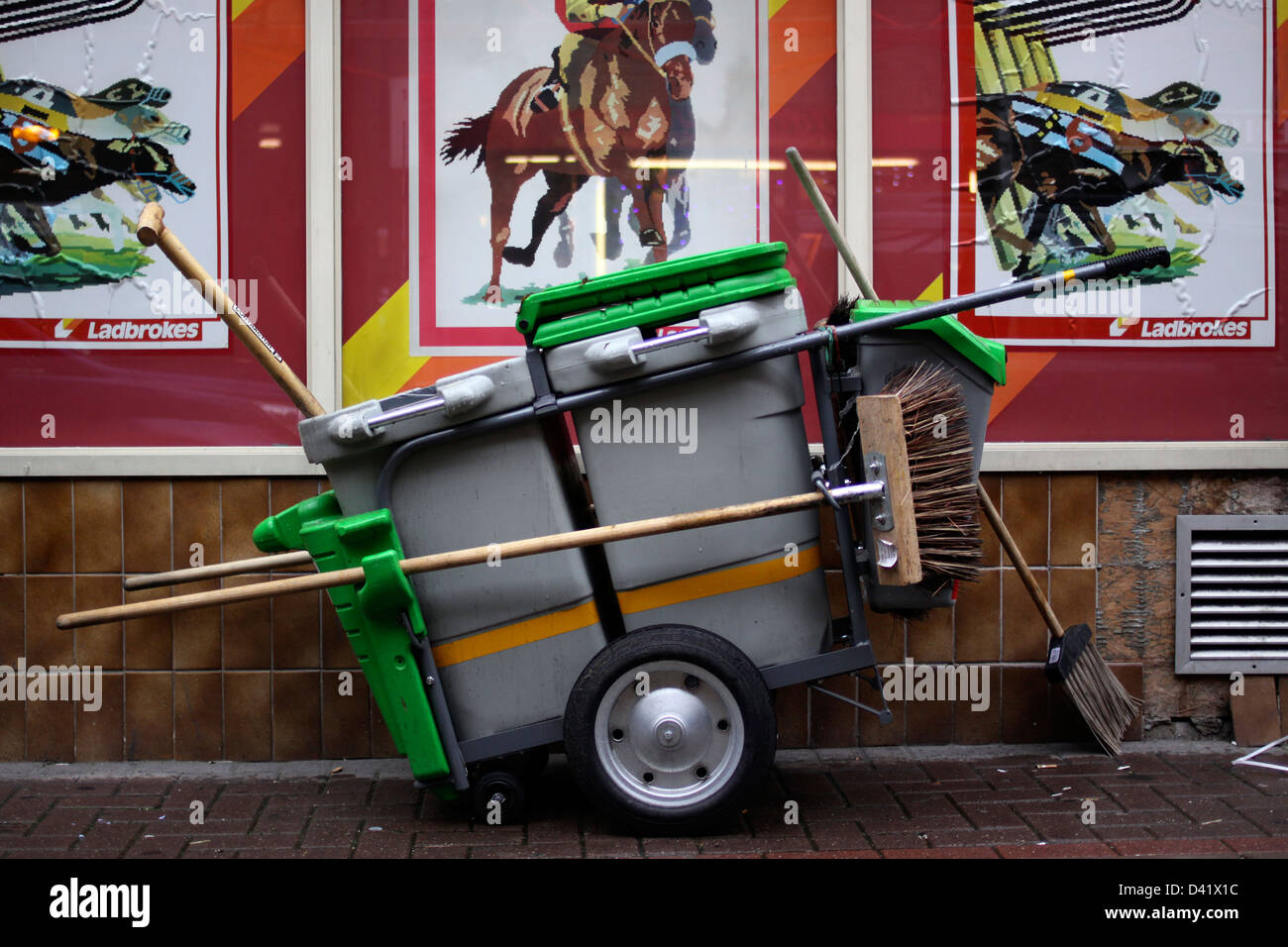 Dustcart Uk High Resolution Stock Photography and Images - Alamy