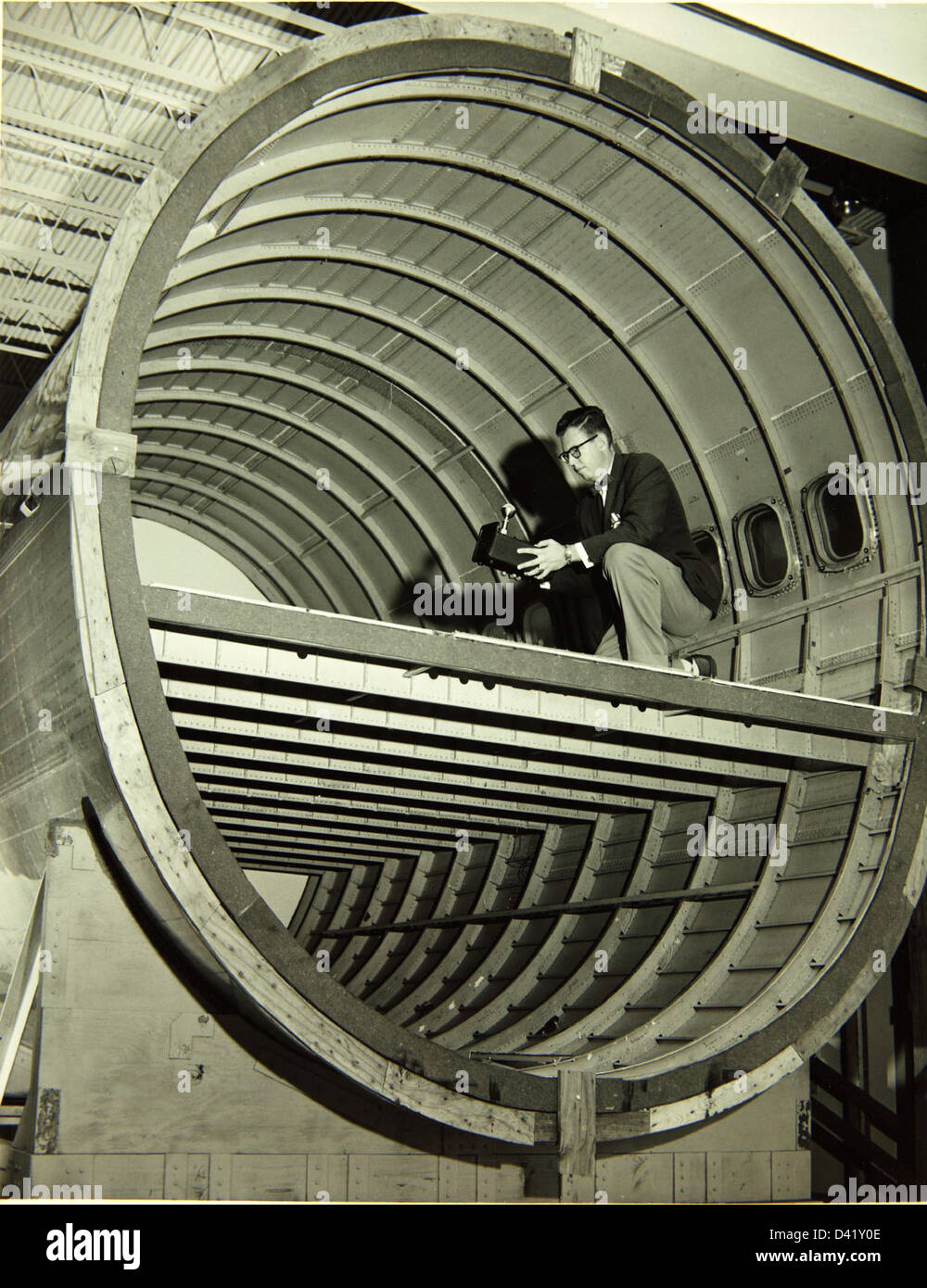 The Convair 880 was a twin-engine commercial jet airliner developed in ...