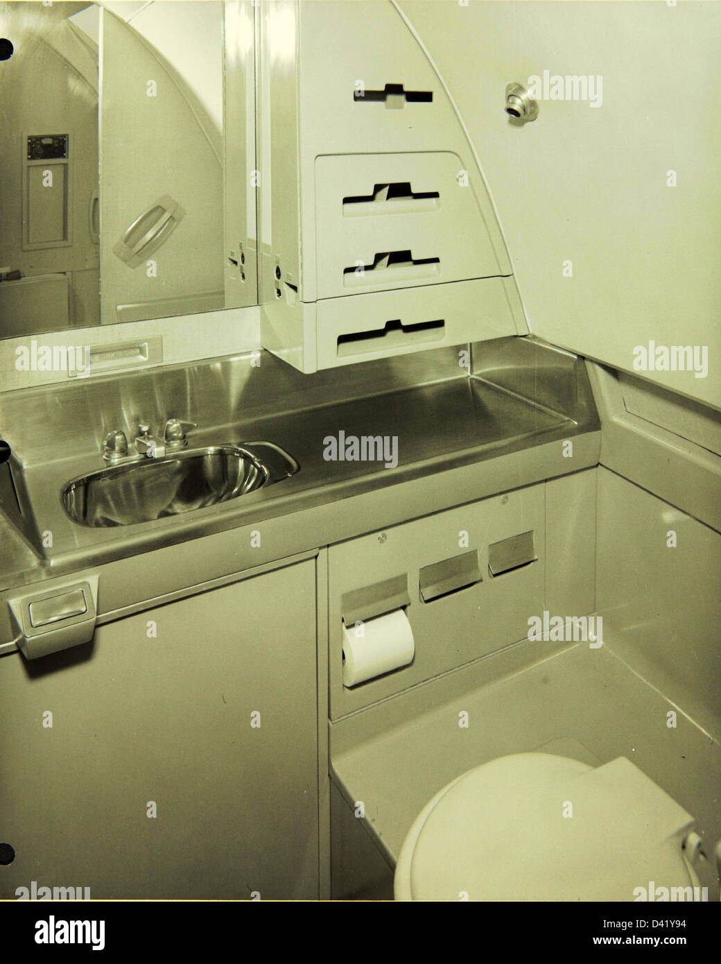 The Convair 880 was an American narrow-body commercial jet airliner ...