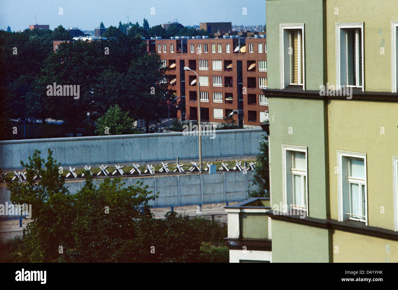 Berlin, GDR, overlooking the Berlin Wall into West Berlin Stock Photo ...