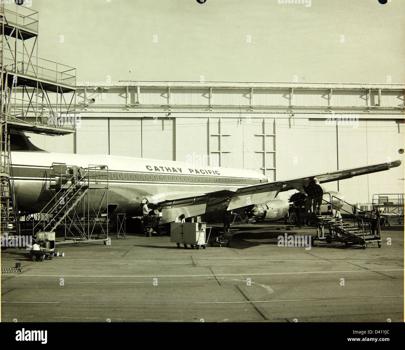 The Convair 880 was a mid-sized commercial airliner developed in the ...