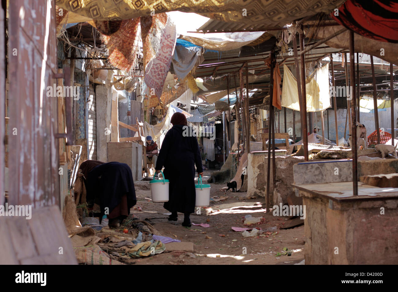 Poor neighbourhood in Marrakesh Stock Photo - Alamy