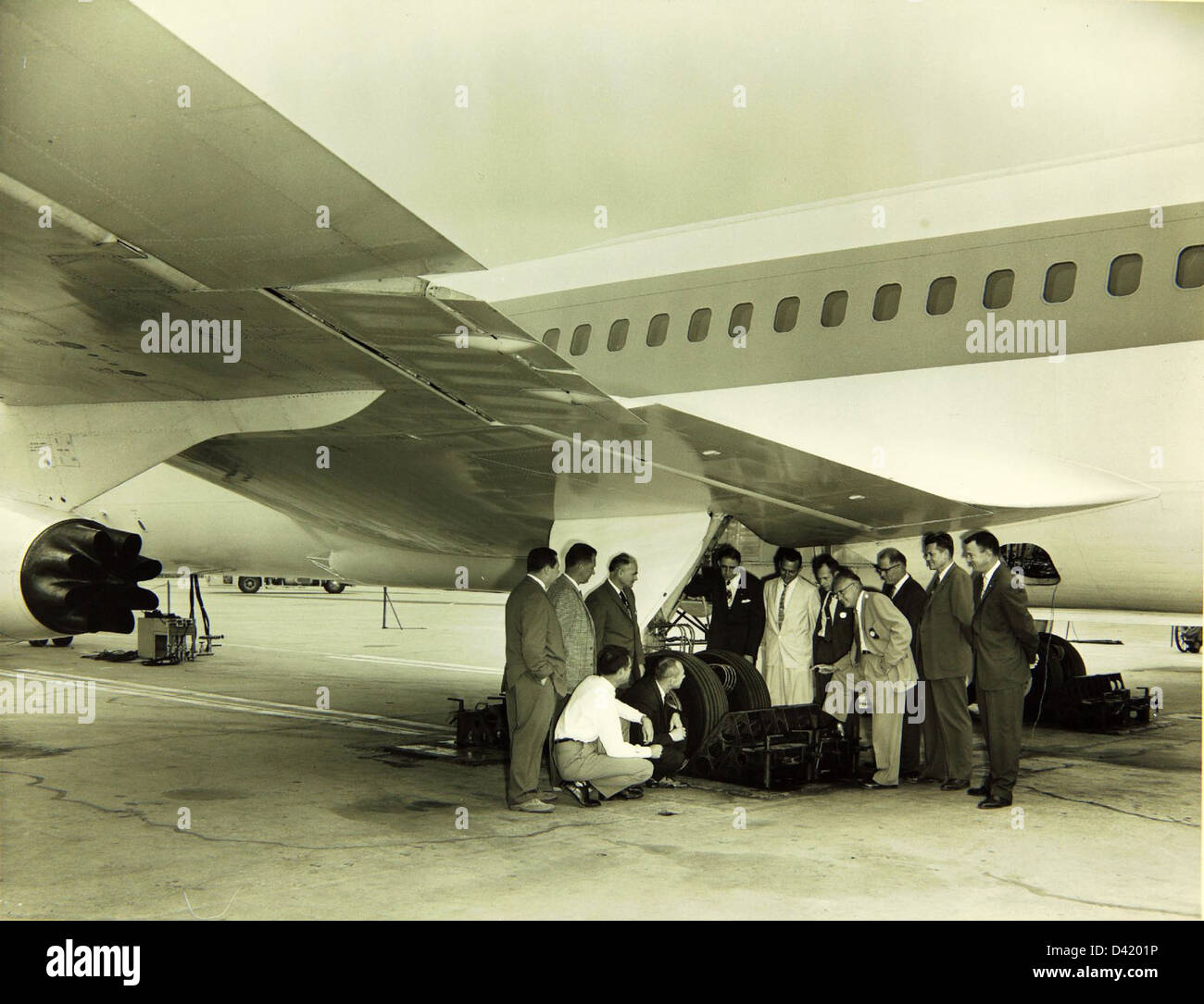 The Convair 880 was a commercial jet airliner designed for short to ...