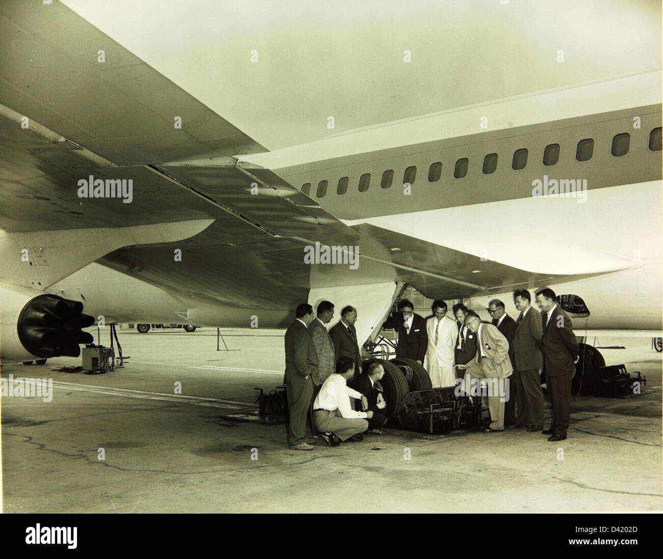 The Convair 880 was a twin-engine, narrow-body jet airliner produced in ...