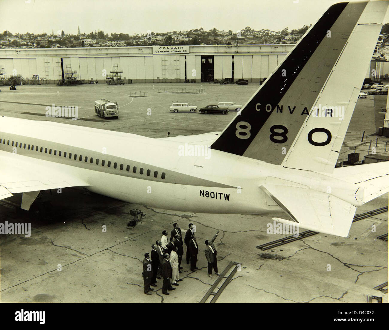The Convair 880 was a turbojet-powered commercial airliner developed in ...