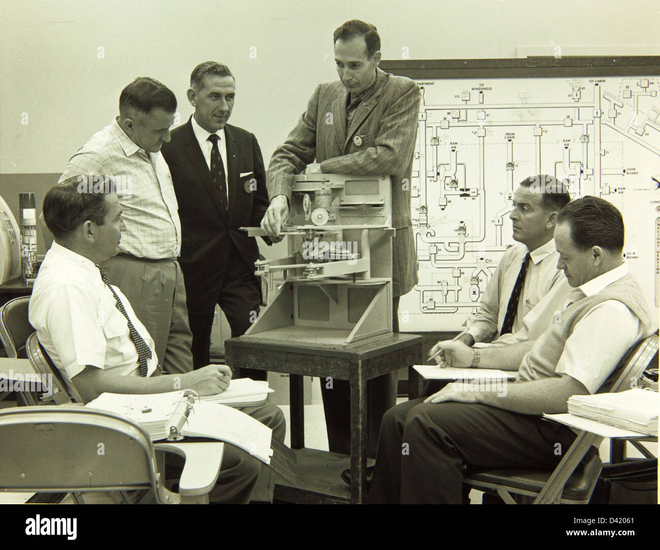 The Convair 880, a commercial airliner from the 1950s, was designed to ...