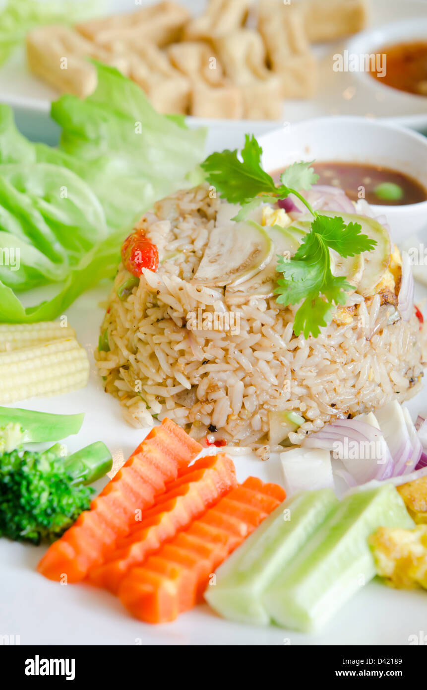 asian food , mixed cooked rice with shrimp paste sauce , fried egg and ...