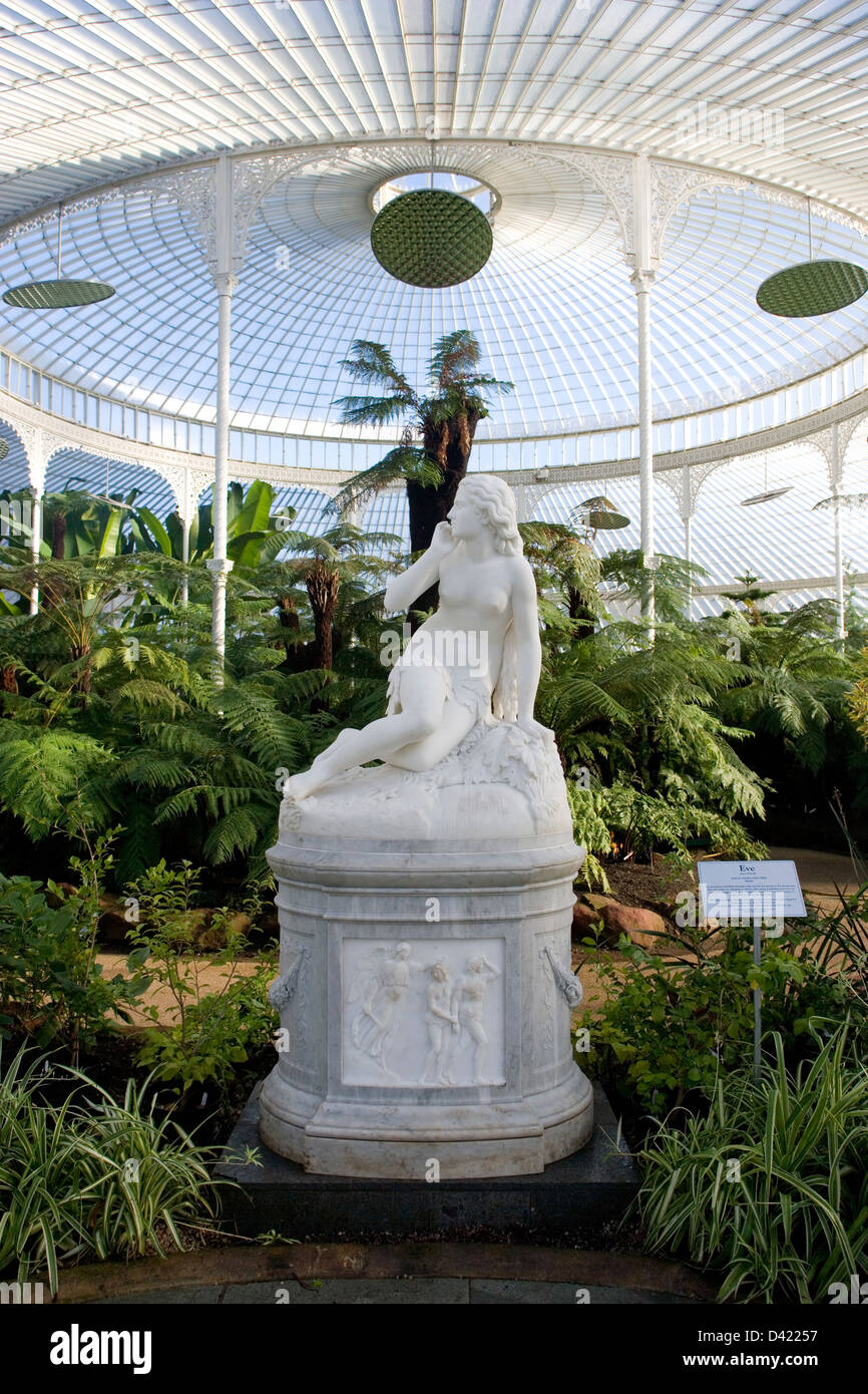 Statue of eve hi-res stock photography and images - Alamy